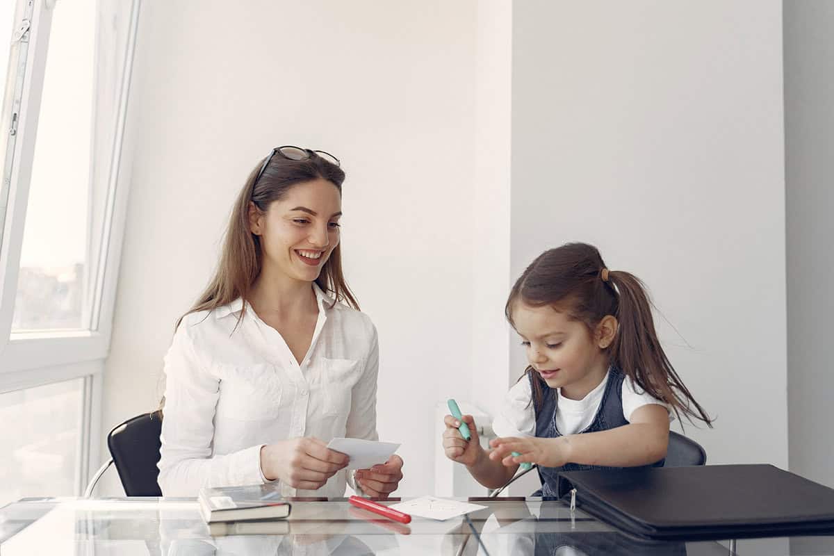 Stay at Home Mom Responsibilities: 8 Duties