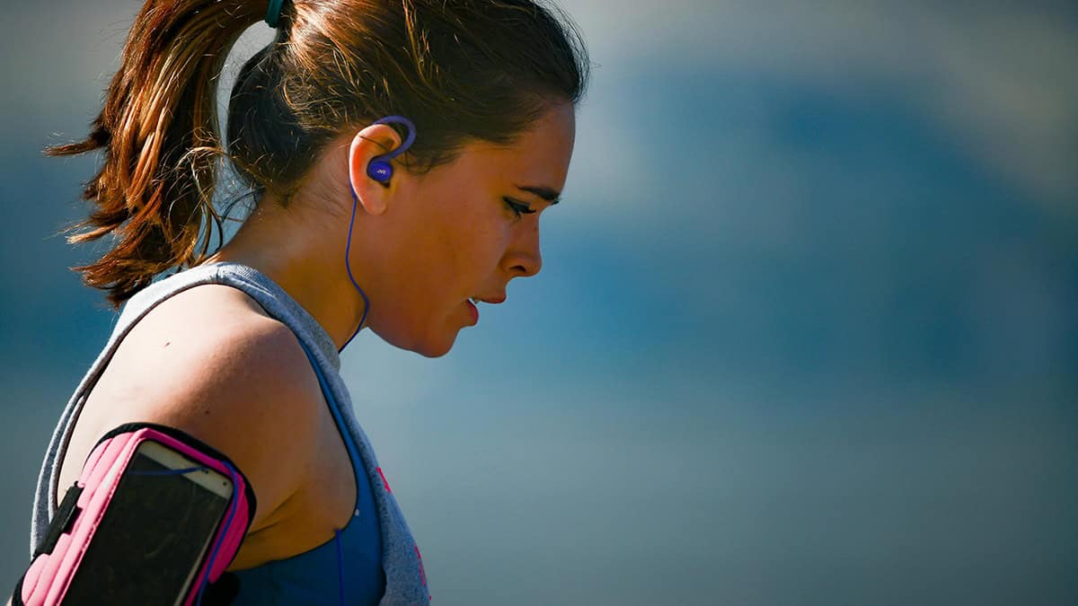 Things to Do While Running: 10 Smart Ways to Maximize Every Mile